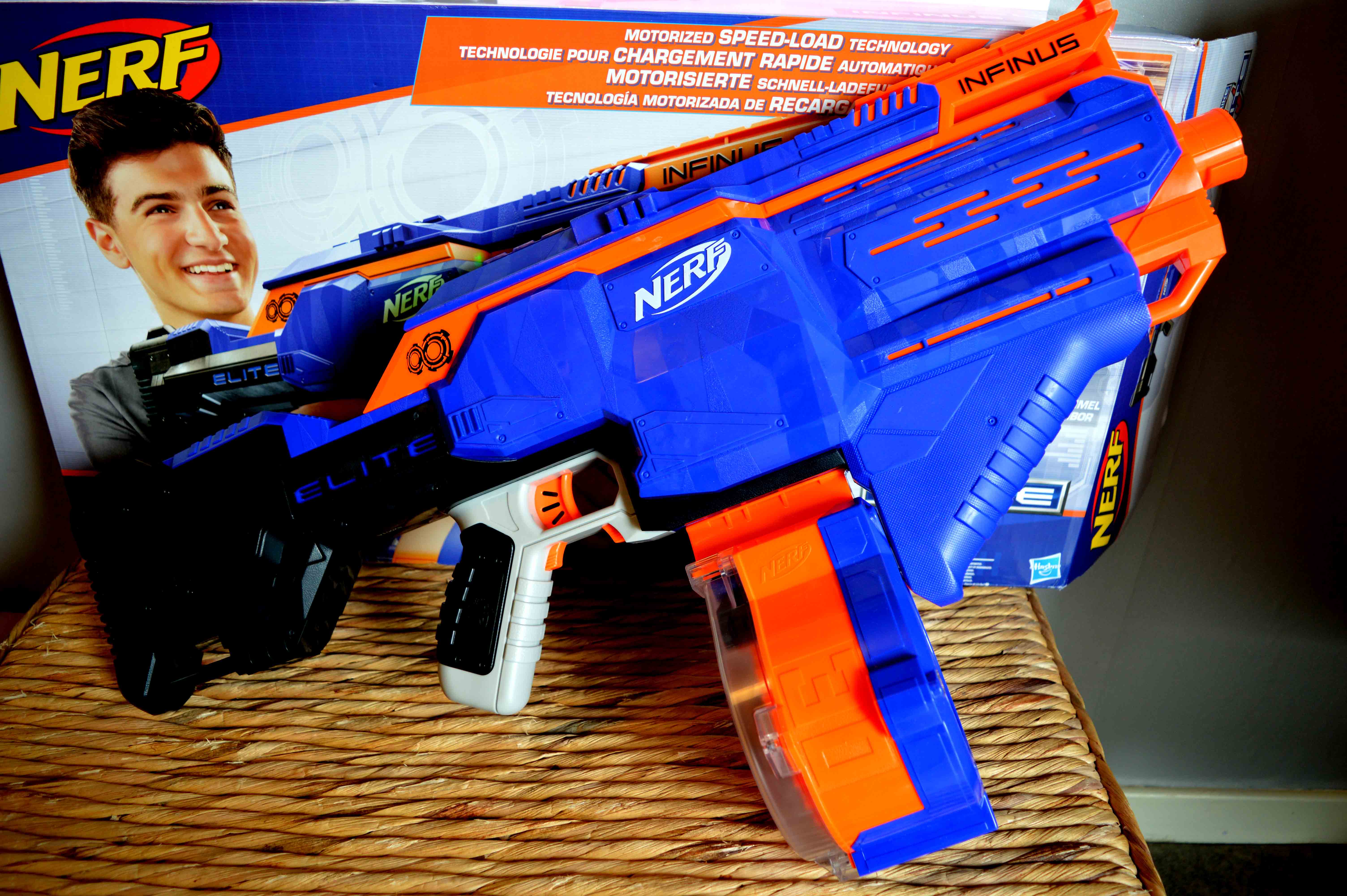 Planquez-vous, le Nerf Elite infinus de chez Hasbro va faire des ...